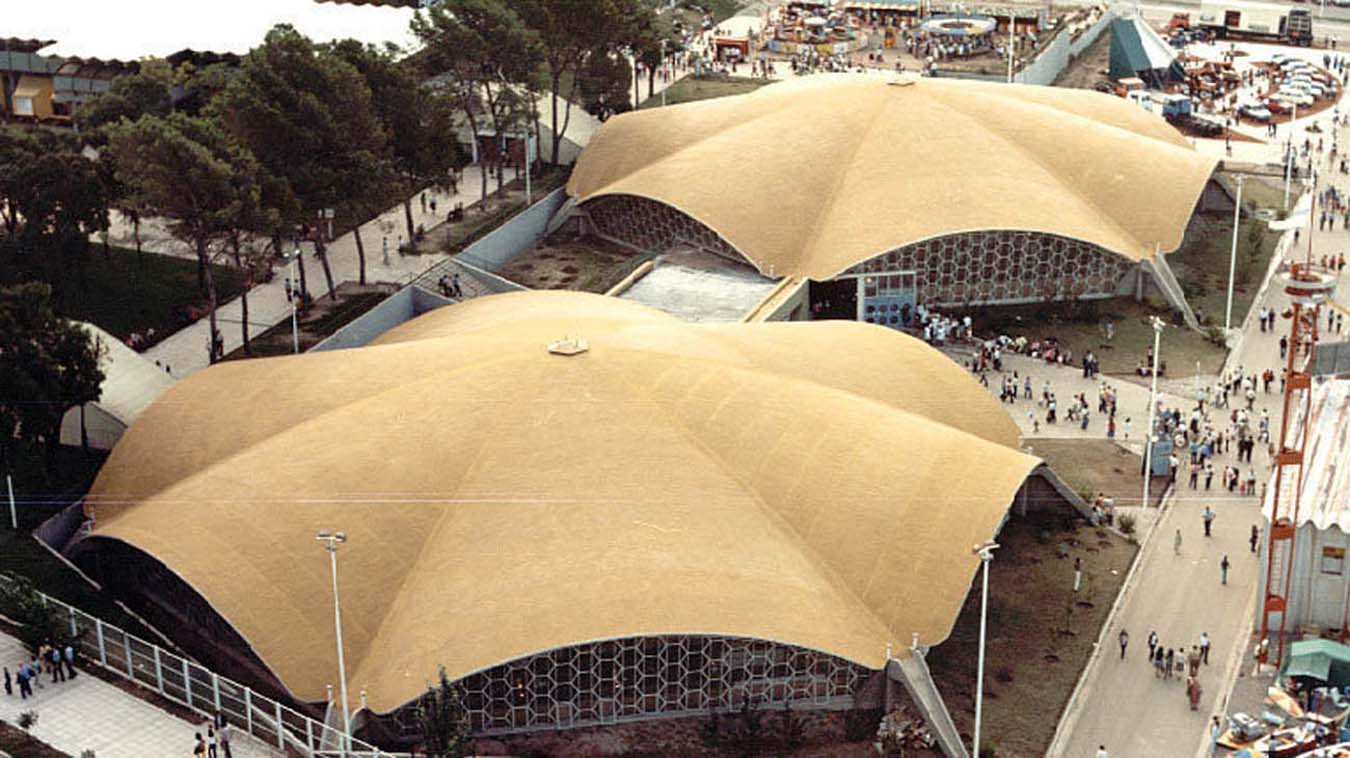 Conjunto arquitectónico del Complejo Ferial Córdoba. Argentina ...